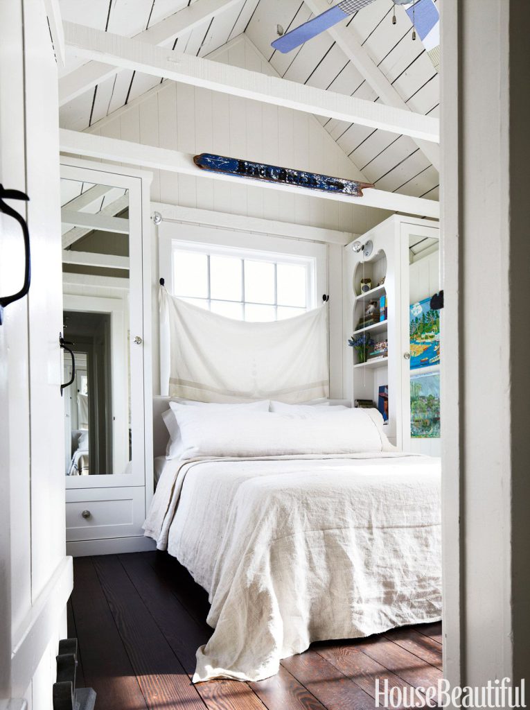 How To Decorate A Small Sized Bedroom | iCreatived