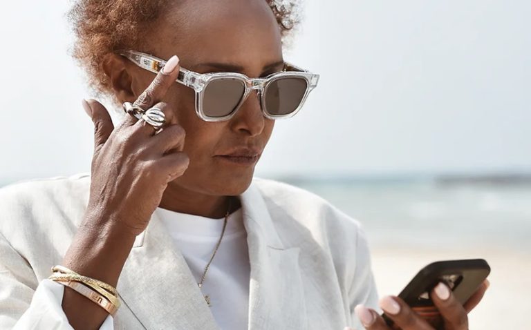 Adaptive Focus Sunglasses for Both Myopia and Presbyopia | iCreatived