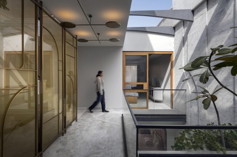 6 x 18 Slender House will Surprise You with its Perfect Design | iCreatived