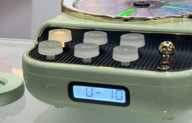 K8 CD Player is a Perfect Blend of Retro Design and Modern Features ...