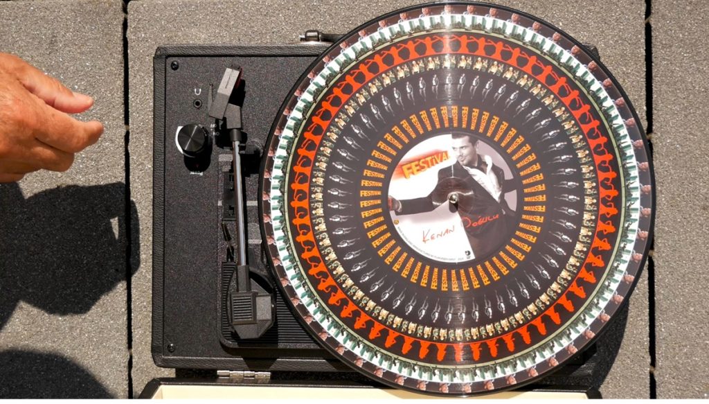 Zoetrope Vinyls Brings the Records to Life | iCreatived